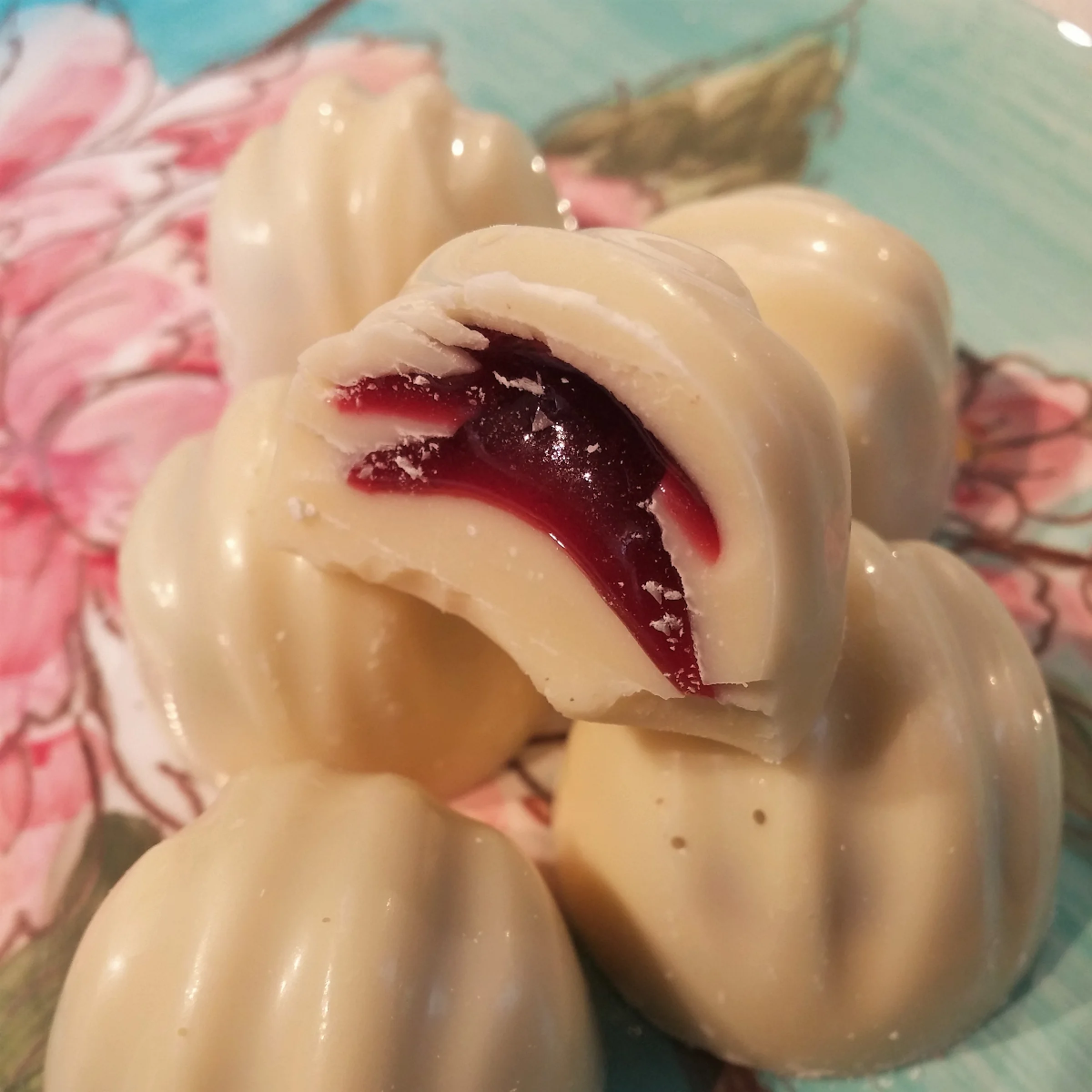 White Chocolate Raspberry Royale – bubblepixie soap co.